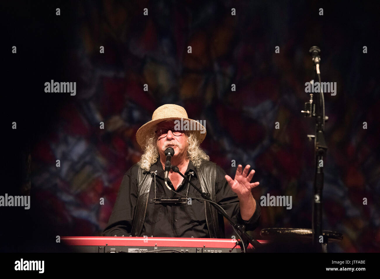 Arlo Guthrie and daughter Sarah Lee perform live at Long's Park concert ...