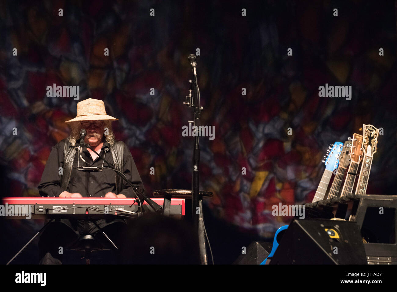 Arlo Guthrie and daughter Sarah Lee perform live at Long's Park concert ...