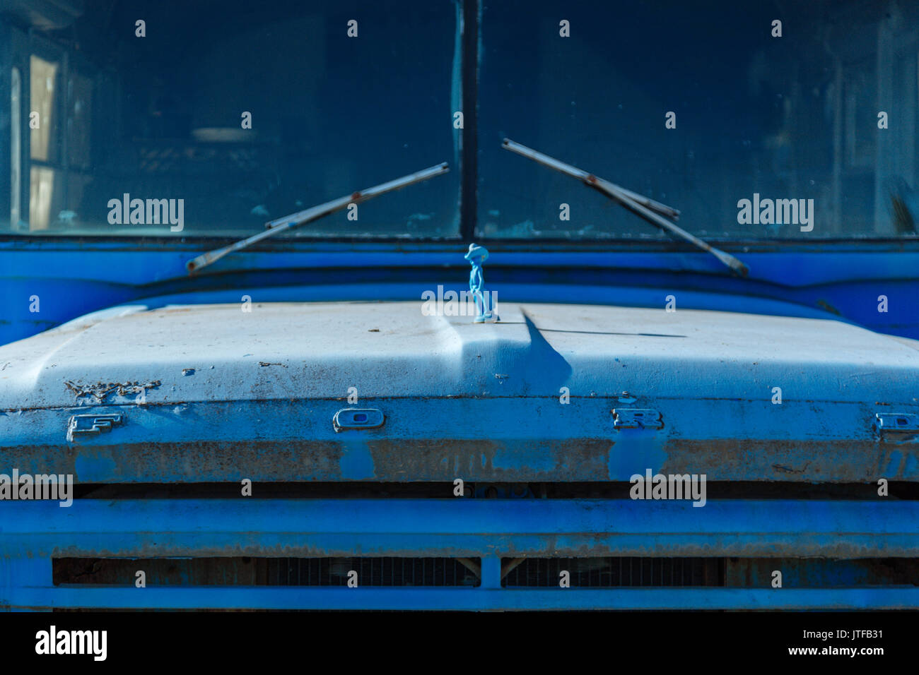 Alaska usa abandoned bus hi-res stock photography and images - Alamy
