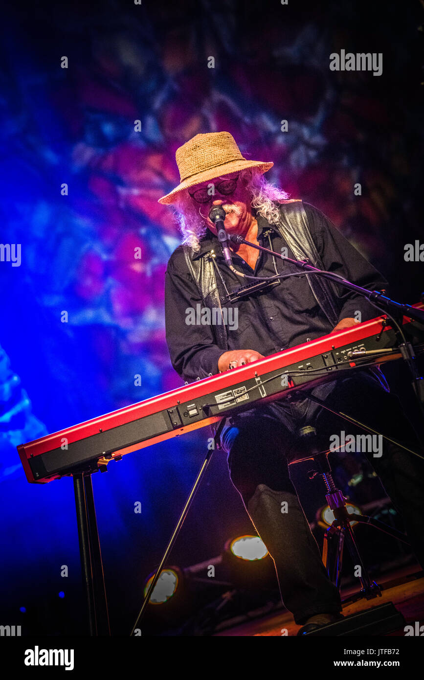 Arlo Guthrie and daughter Sarah Lee perform live at Long's Park concert ...