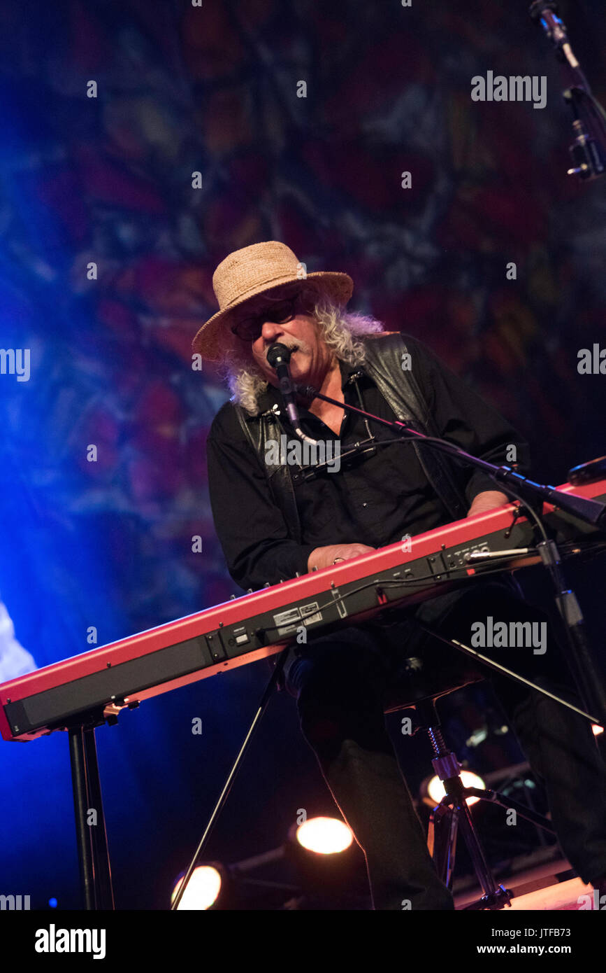 Arlo Guthrie and daughter Sarah Lee perform live at Long's Park concert ...