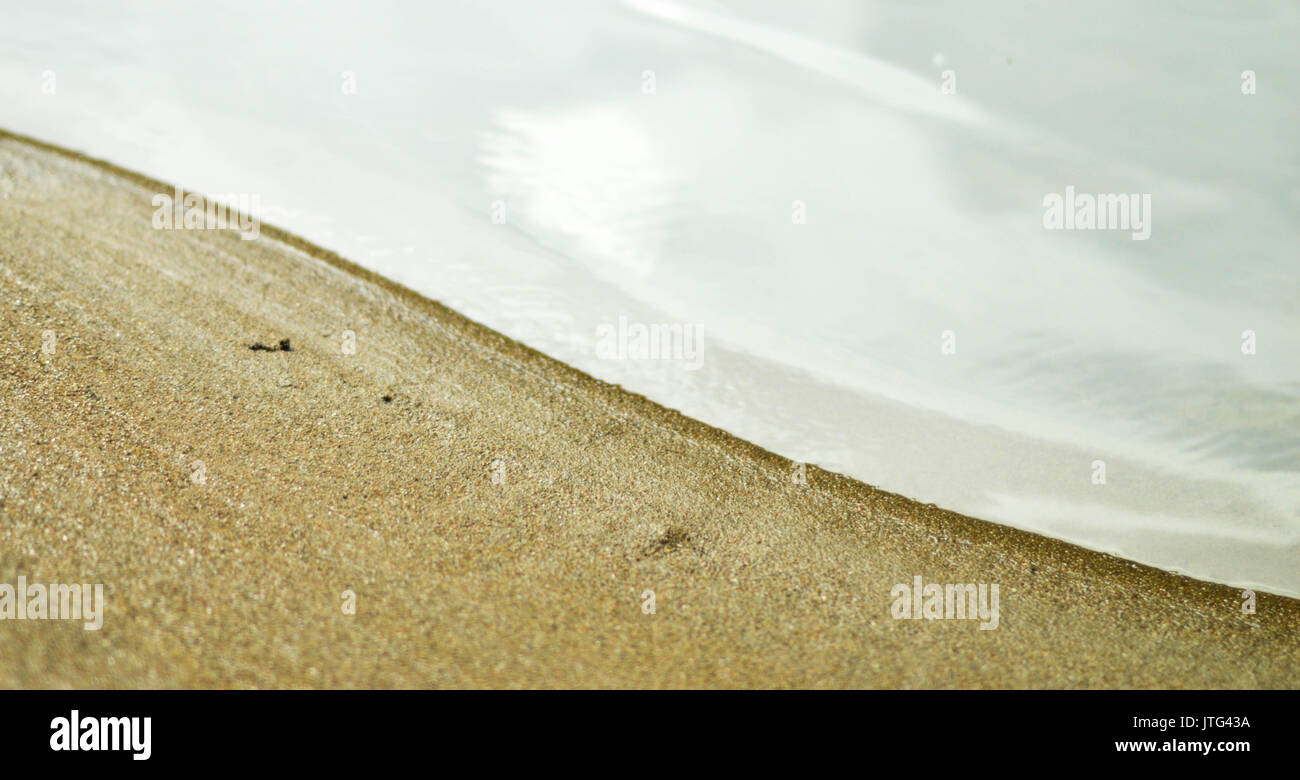 The edge of the wave hi-res stock photography and images - Alamy