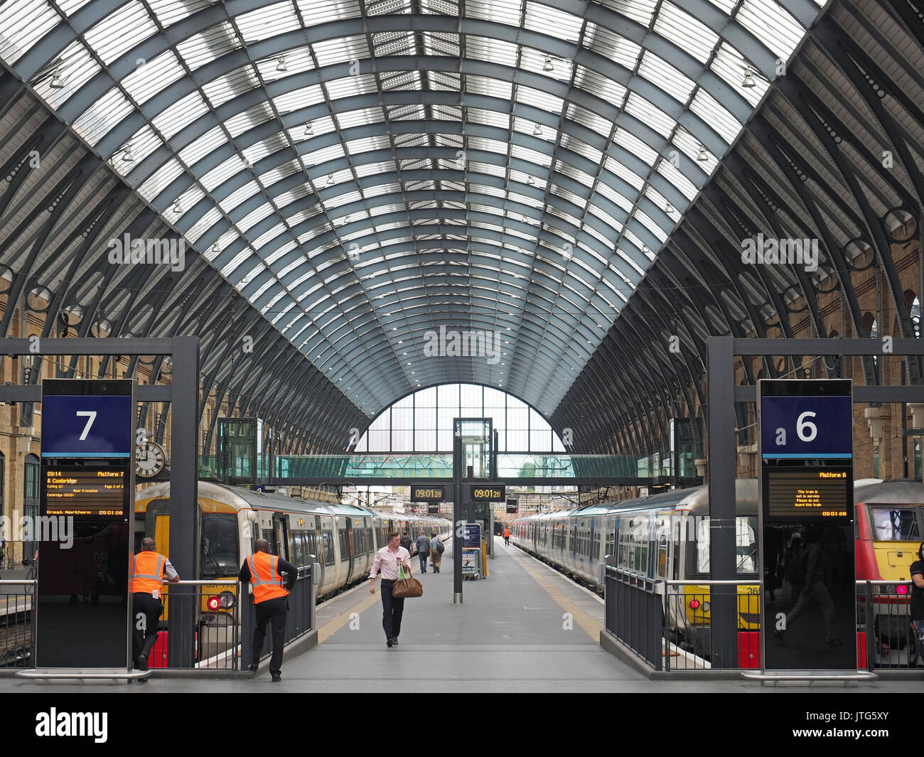 Kings cross inside hi-res stock photography and images - Alamy