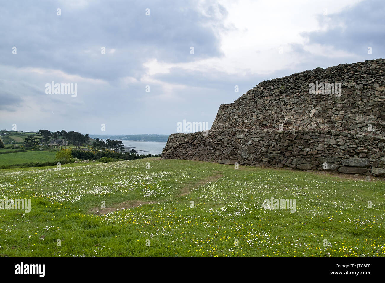 Barnenez Neolithic Chambered Tomb, Plouezoc'h, Finistère, Brittany ...