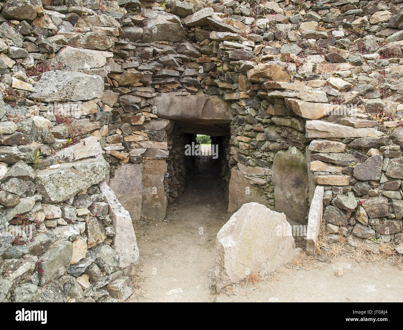 Barnenez Neolithic Chambered Tomb, Plouezoc'h, Finistère, Brittany ...