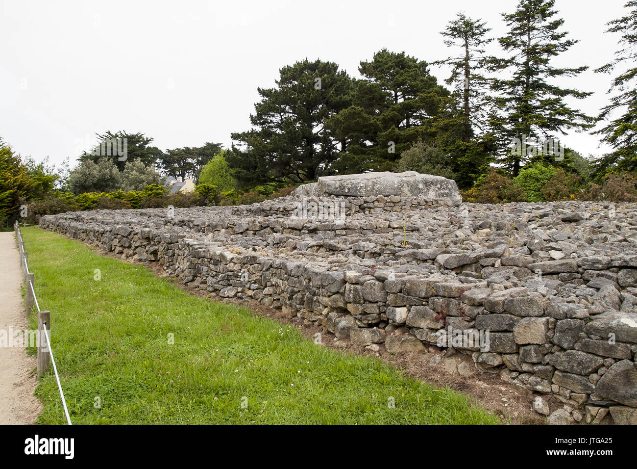 Site des megalithes de locmariaquer hi-res stock photography and images ...