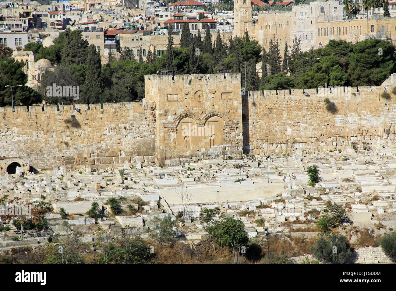 Temple mount from jewish cemetery hi-res stock photography and images ...