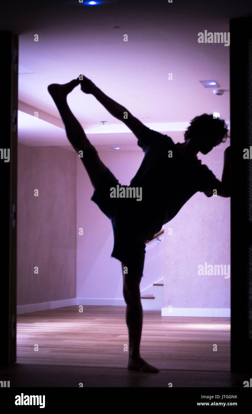 Male yoga teacher doing splits leg stretching flexibility calisthenics ...