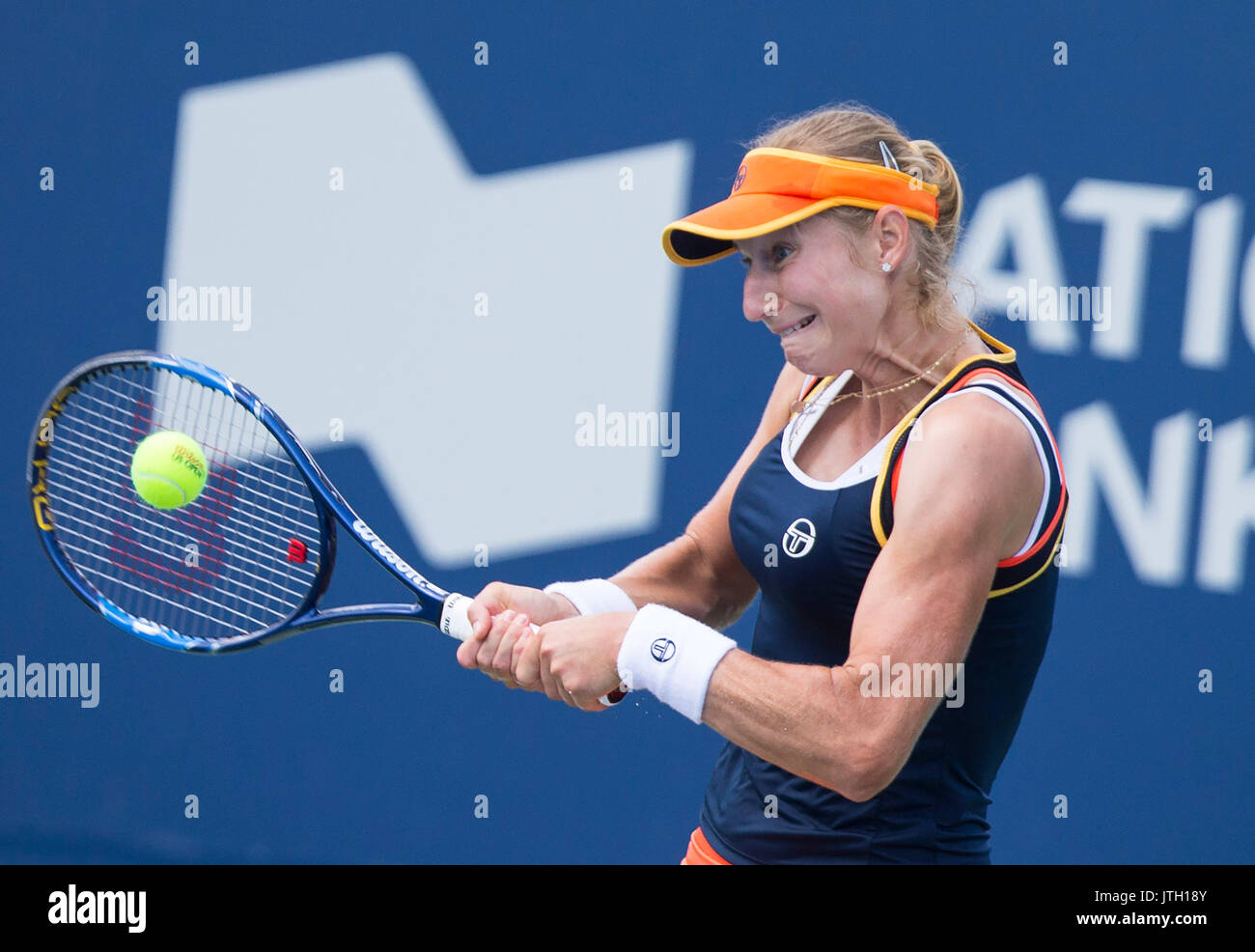 Peng shuai china returns ball hi-res stock photography and images - Alamy