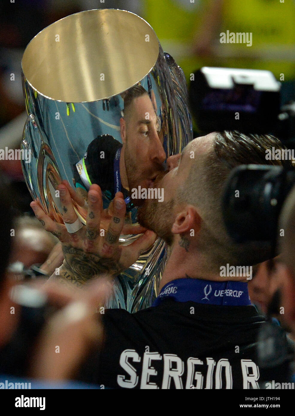 Sergio ramos trophy 2017 hi-res stock photography and images - Alamy