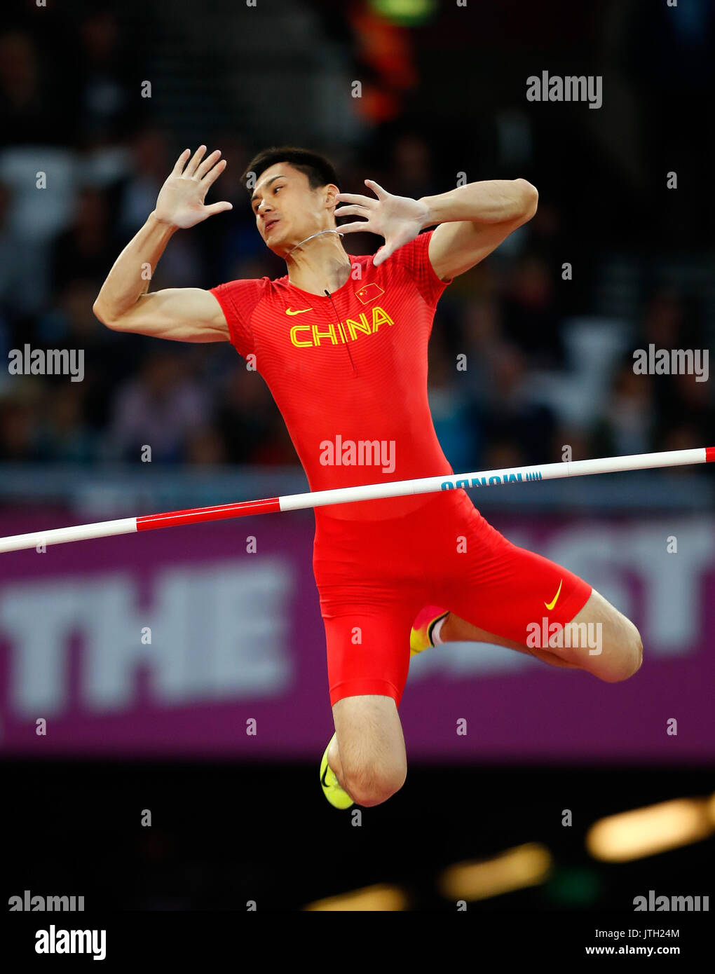Pole vault london 2017 hi-res stock photography and images - Alamy