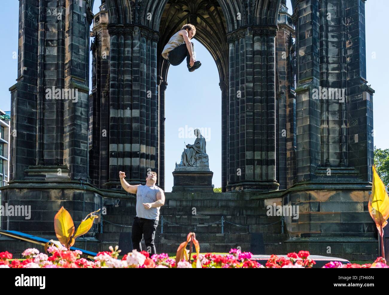 Edinburgh, UK. 09th Aug, 2017. Manu Tiger from Tiger Circus is ...