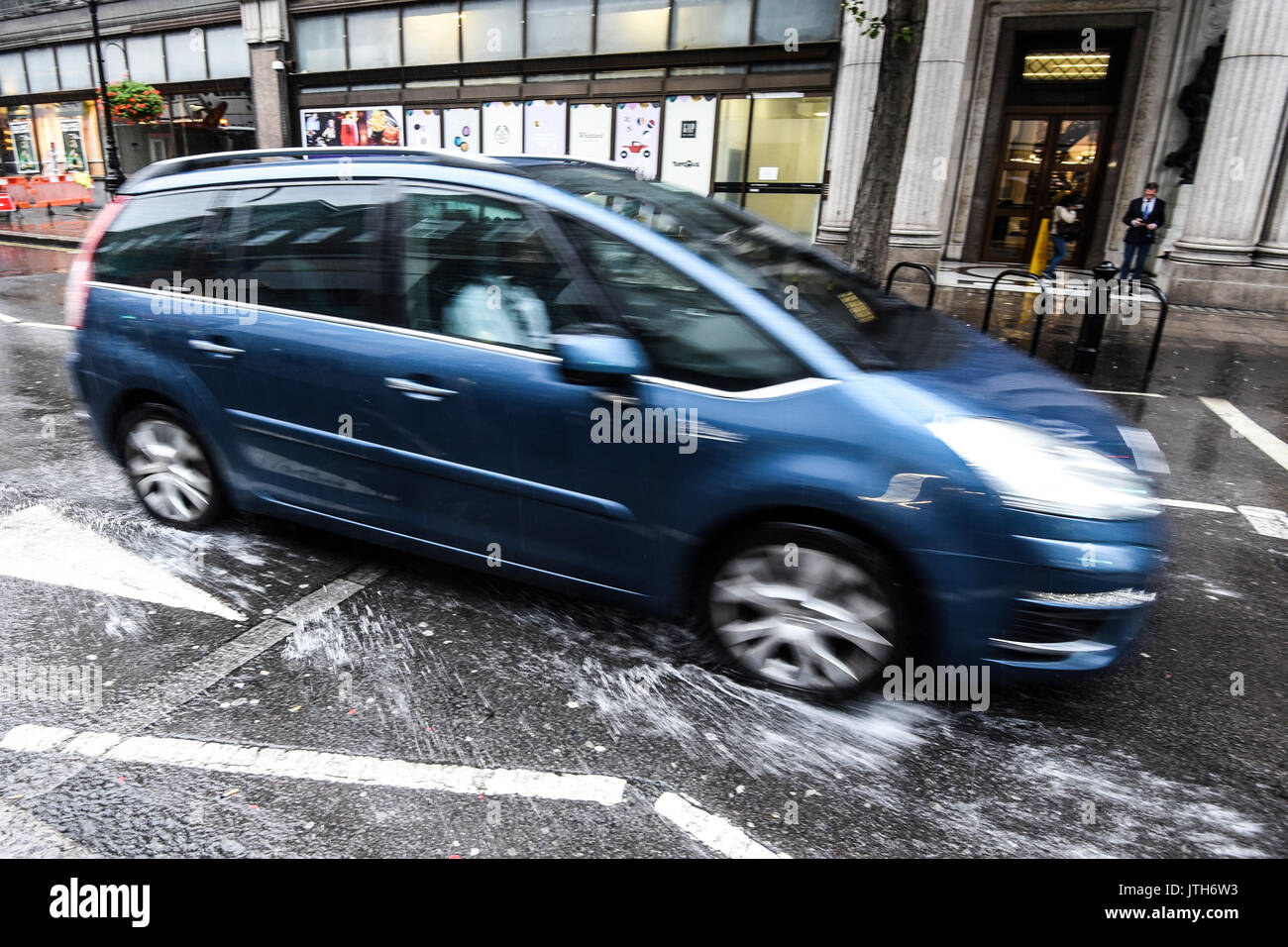 Commuter floods hi-res stock photography and images - Alamy