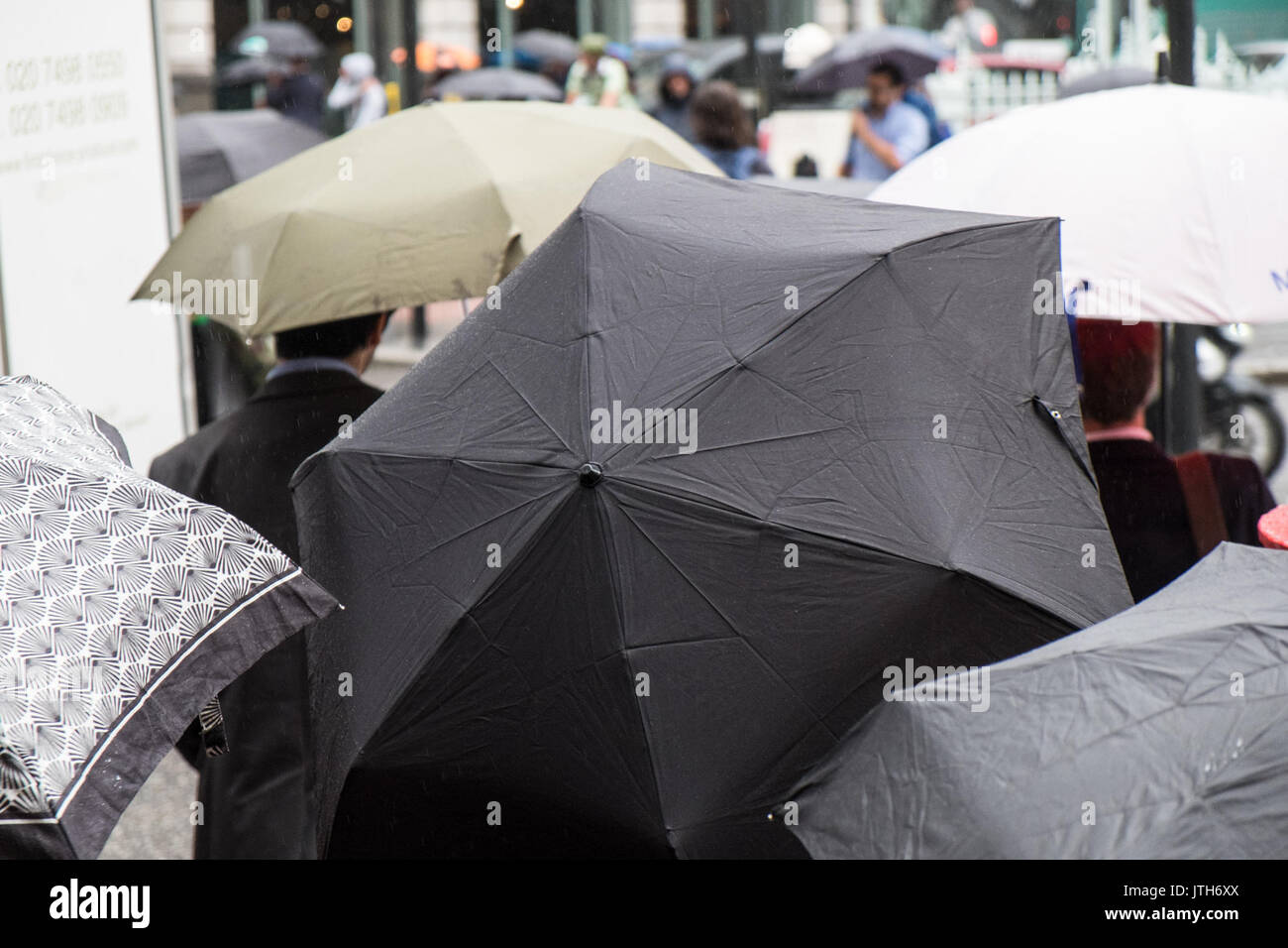 London heavy rain showers hi-res stock photography and images - Alamy
