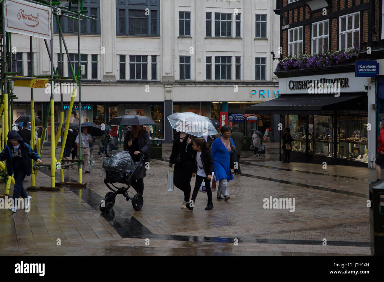 Bromley, UK. 9th August, 2017. Weather, UK, People rush for cover due ...