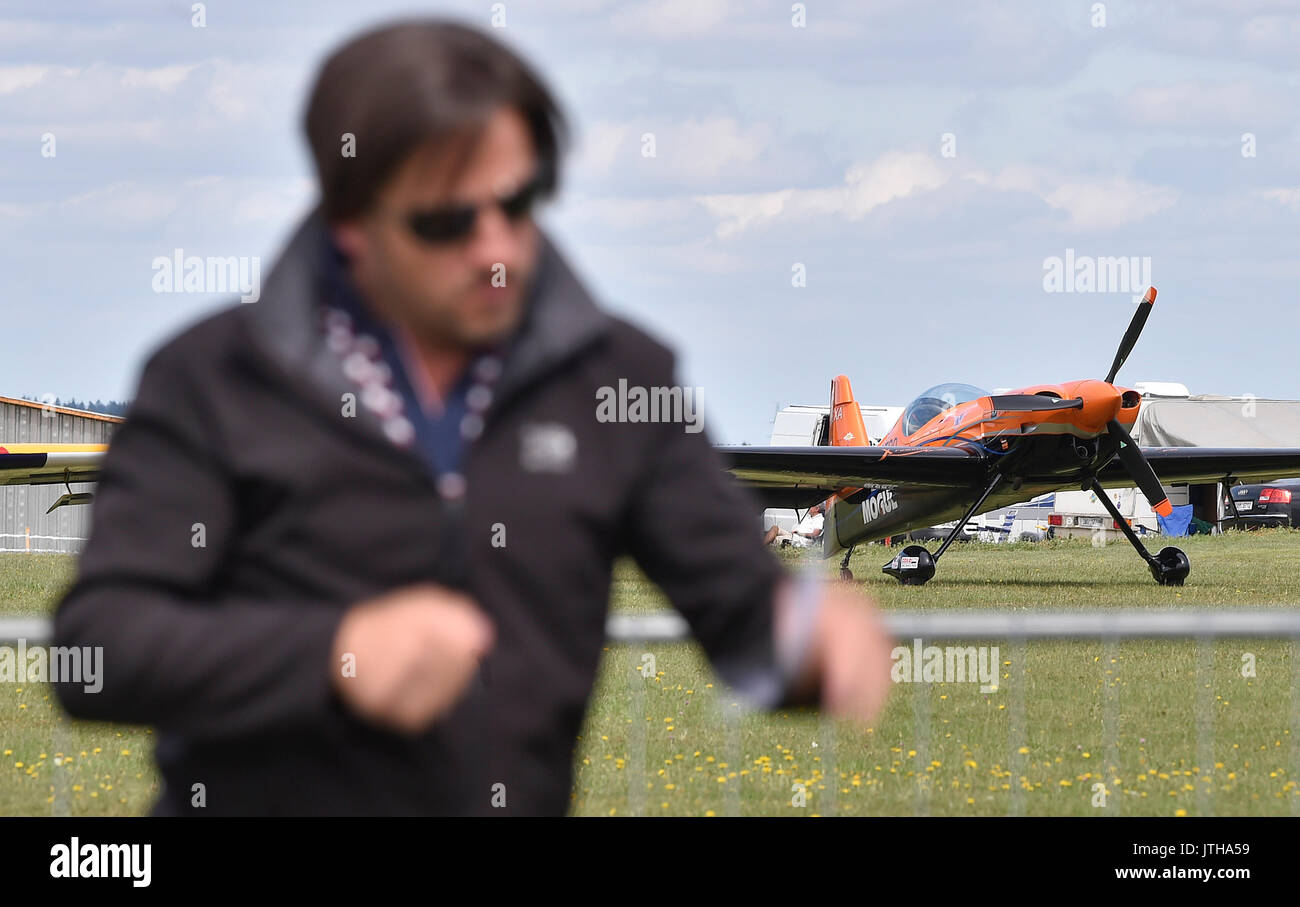 Chotebor, Czech Republic. 09th Aug, 2017. British pilot Mike Collett ...