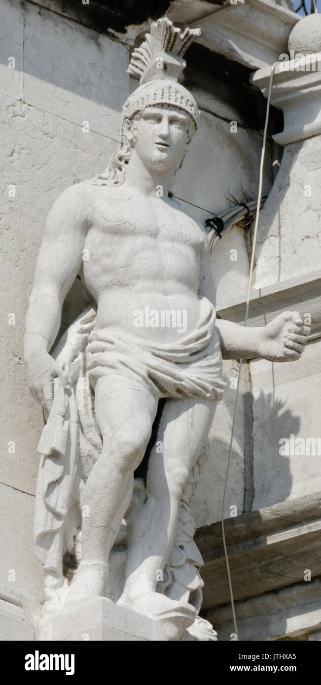 Statues attic Ala Napoleonica Procuratie n03 Stock Photo - Alamy