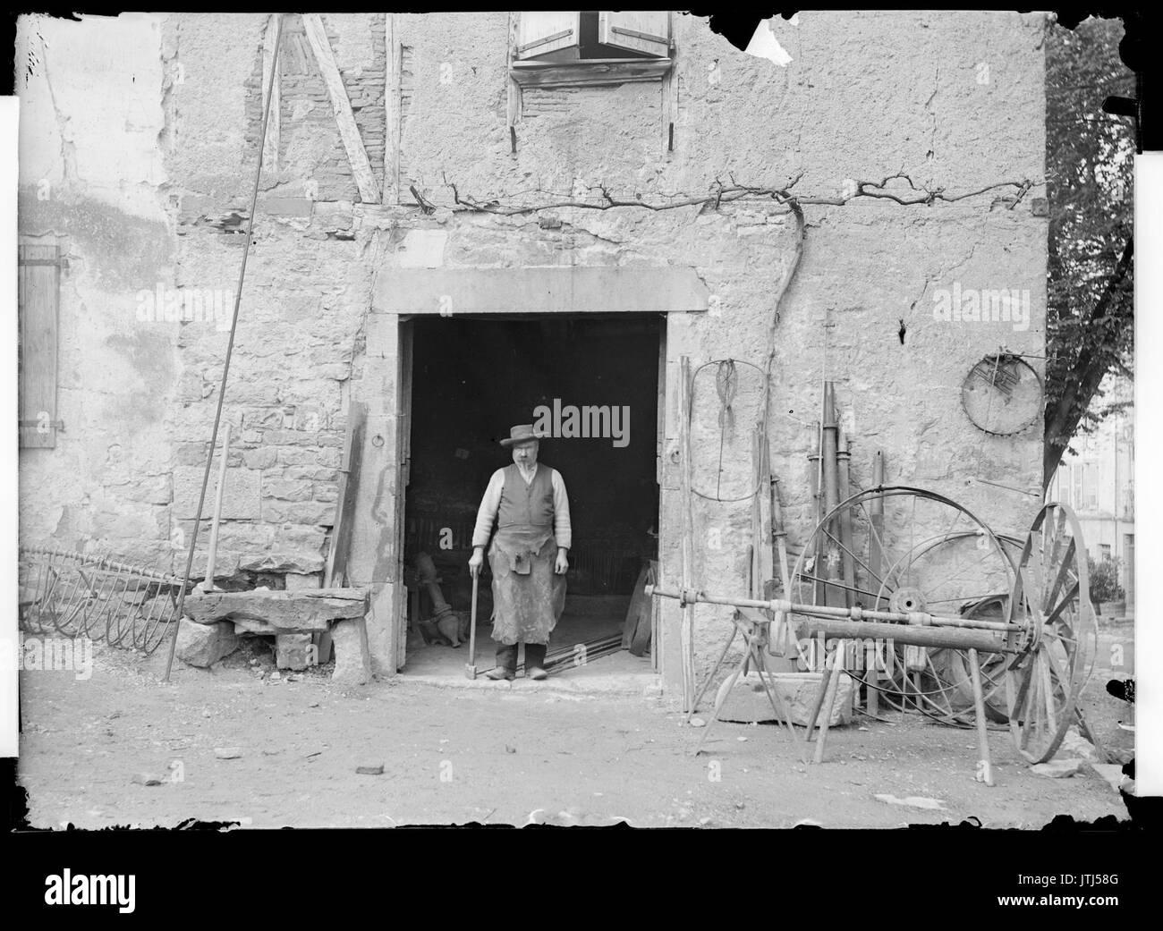 Forgeron forgeron forge forgeron hi-res stock photography and images ...