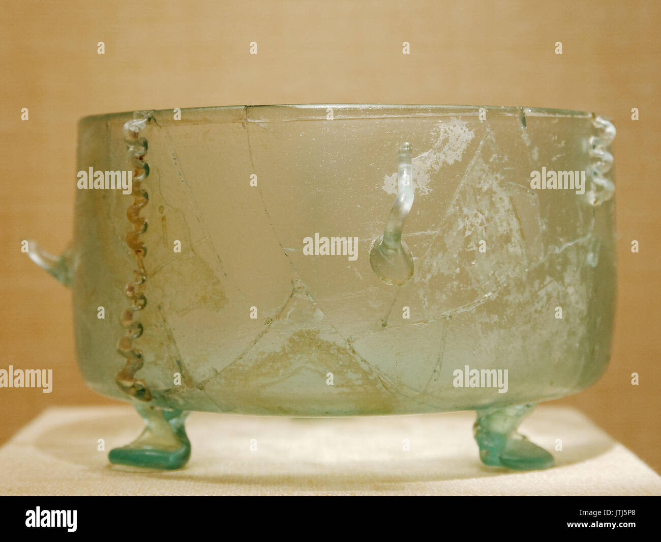 Three footed bowl Met 65.173.2 Stock Photo - Alamy