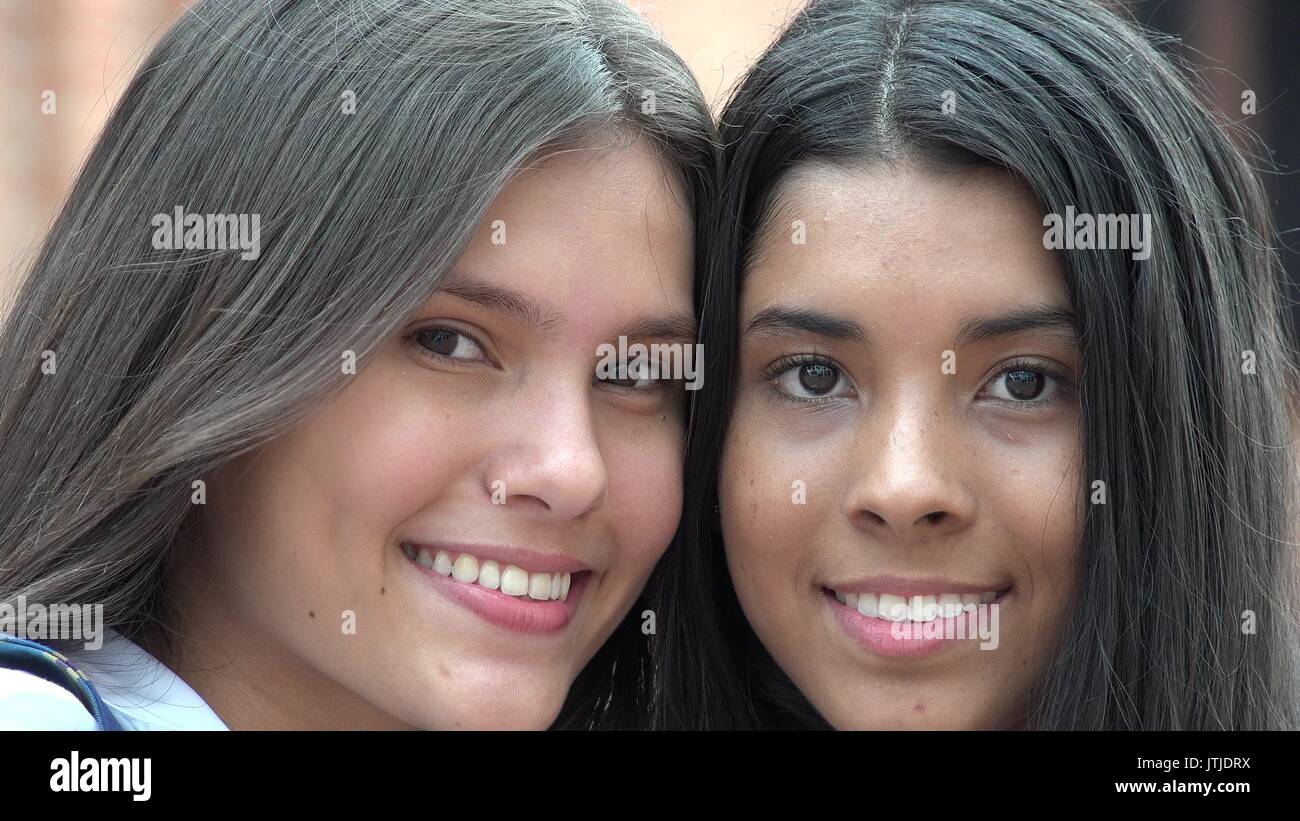 Smiling faces hi-res stock photography and images - Alamy