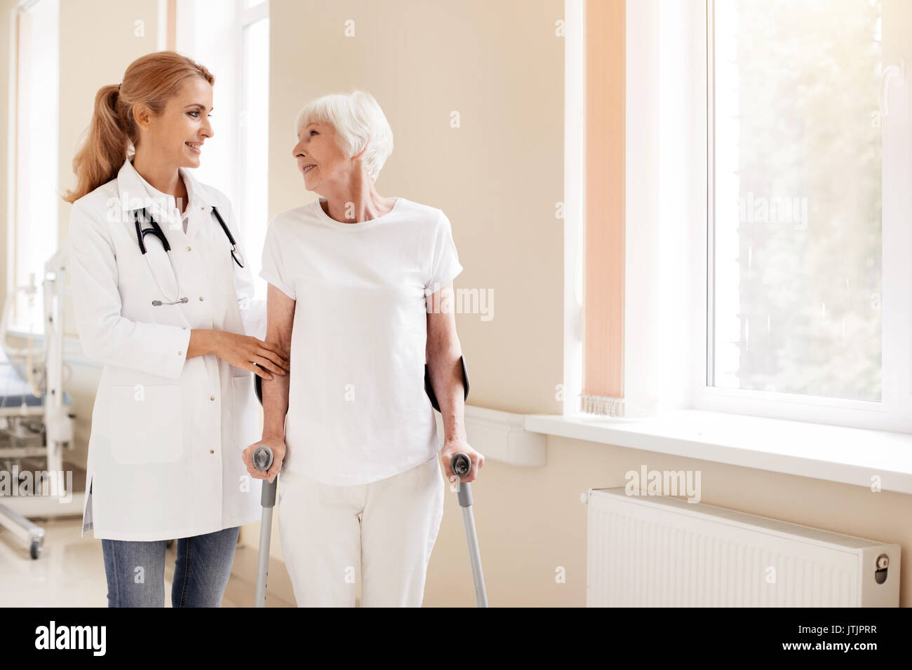Doctor assisting patient hospital hi-res stock photography and images ...