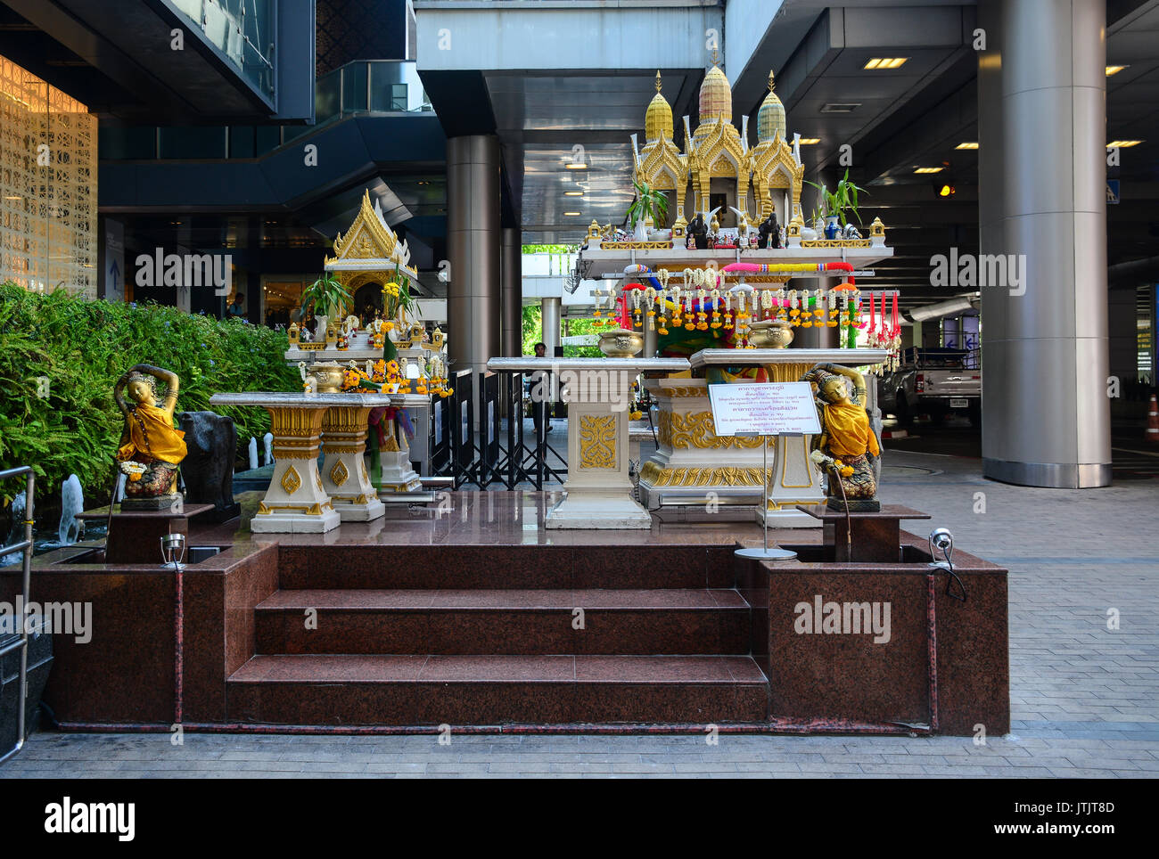 Asia bangkok golden mall hi-res stock photography and images - Alamy
