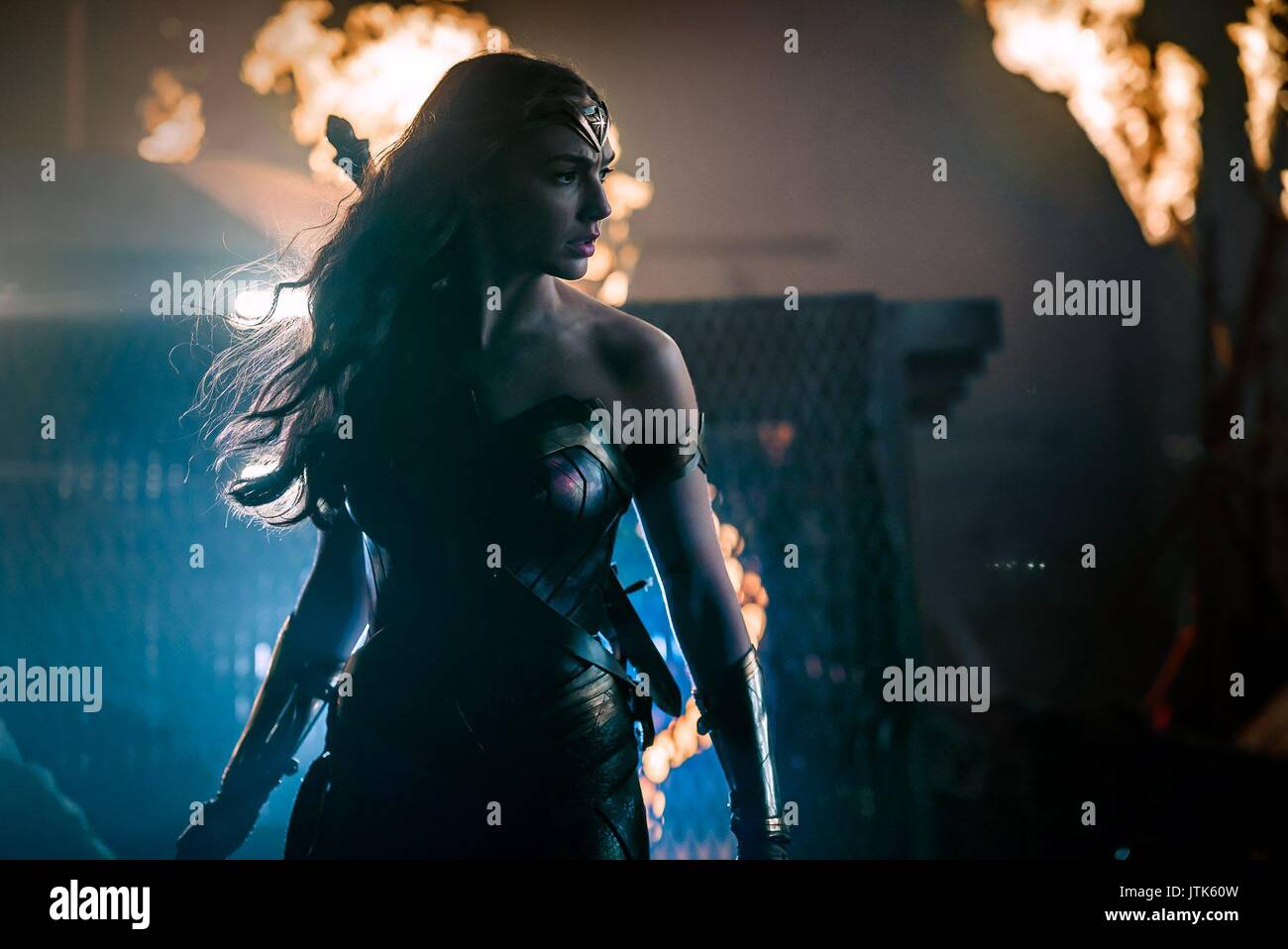 Wonder woman hi-res stock photography and images - Alamy