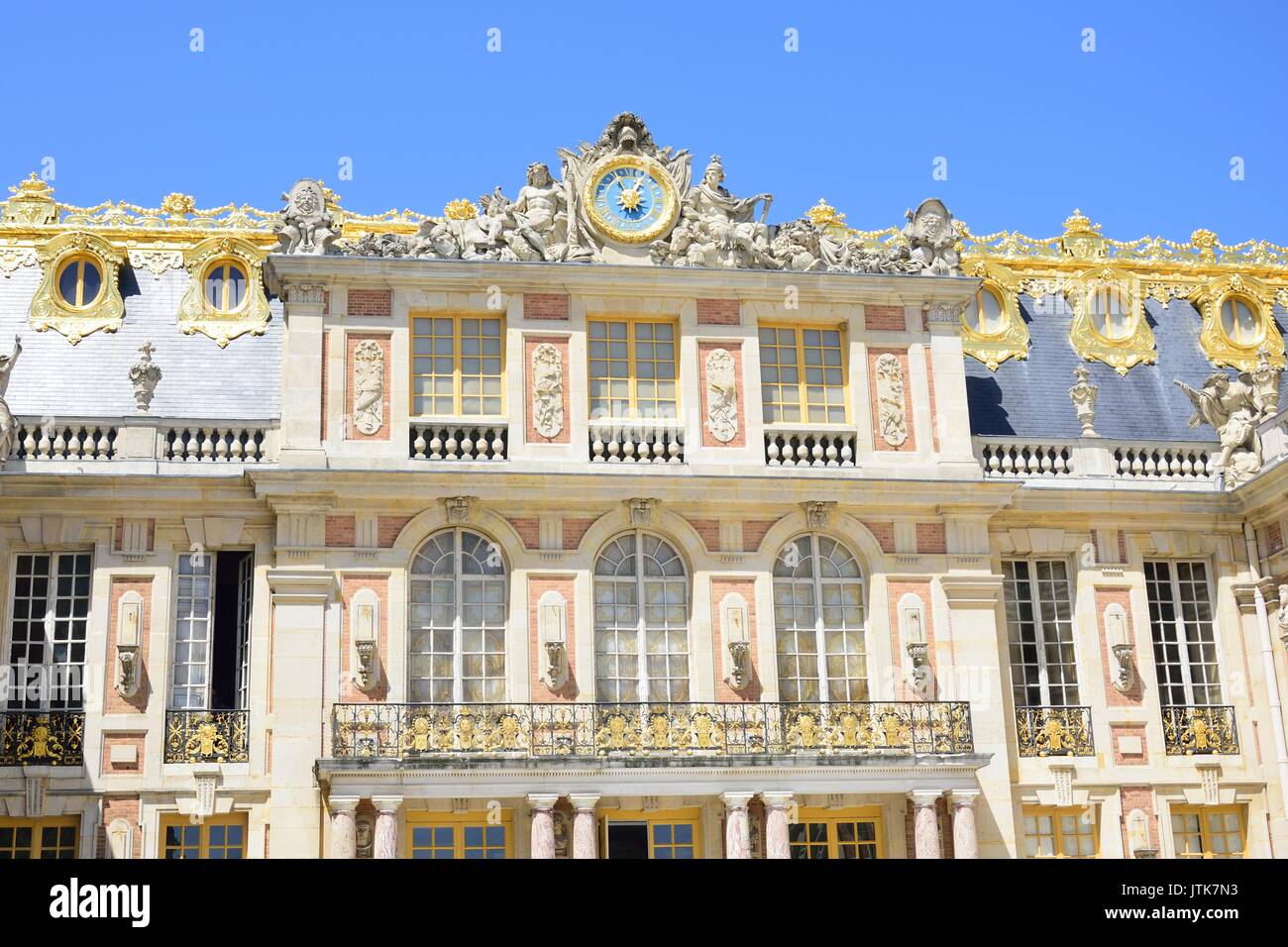 Exterior view of Palace of Versailles Stock Photo - Alamy