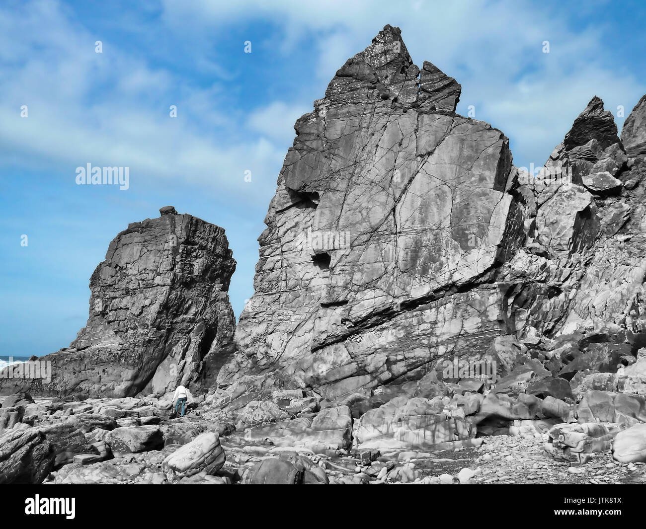 Cornwall rocky beach shore coast uk hi-res stock photography and images ...