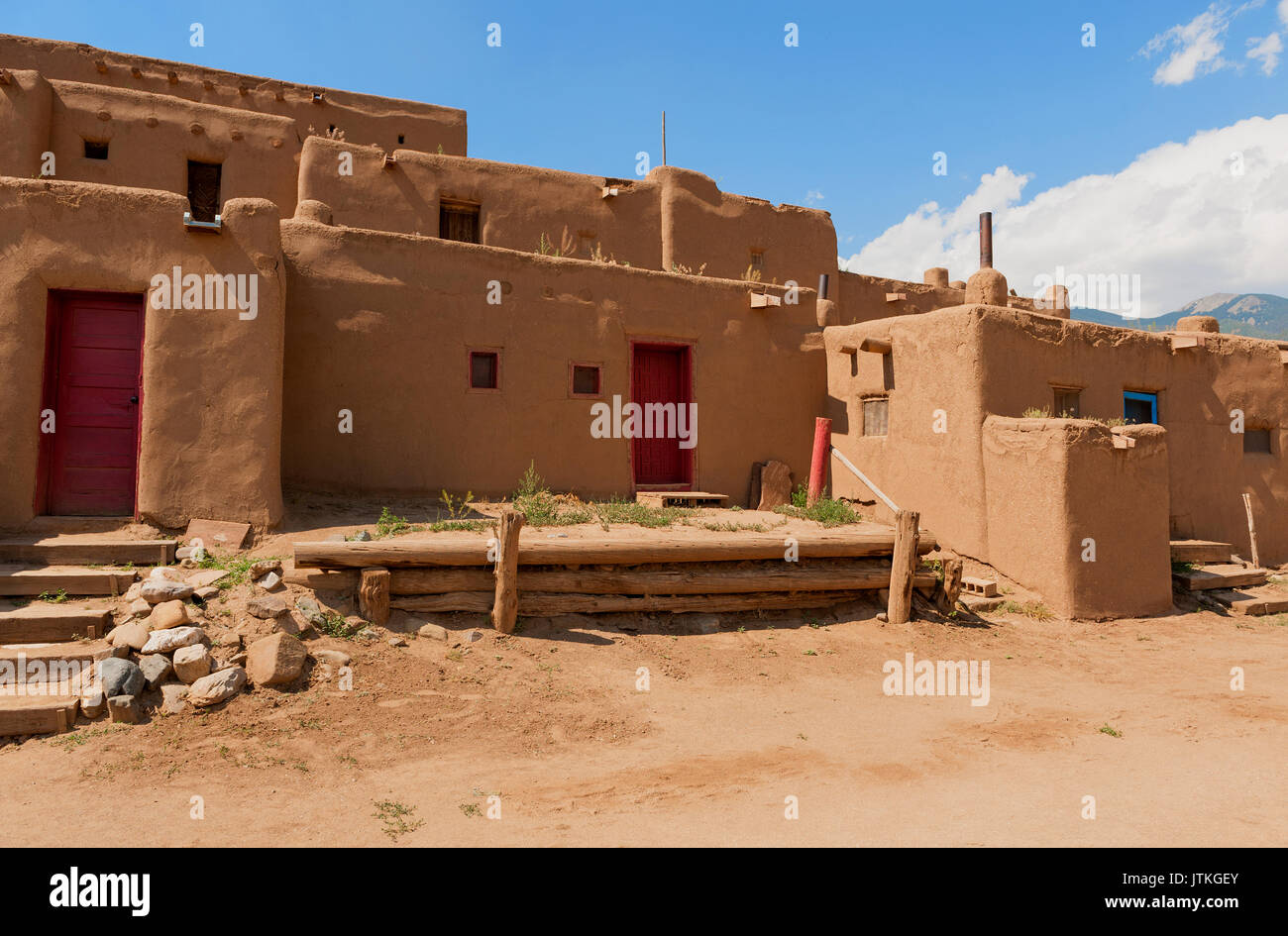 Adobe mud house new mexico hi-res stock photography and images - Alamy