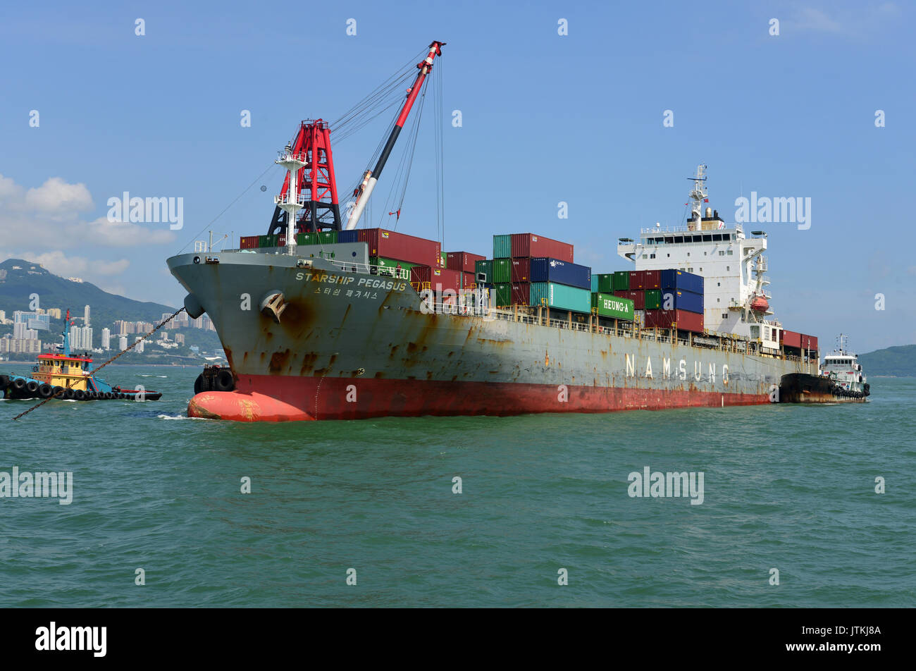 China, Hong Kong, Shipping, Unloading Container Ship Stock Photo - Alamy