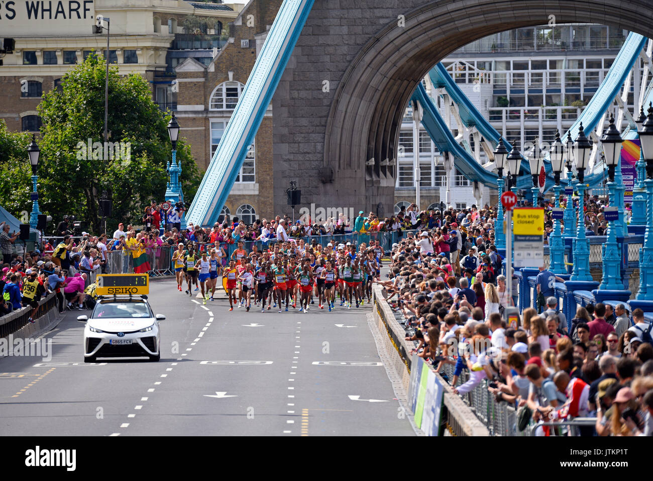 London marathon start hi-res stock photography and images - Alamy