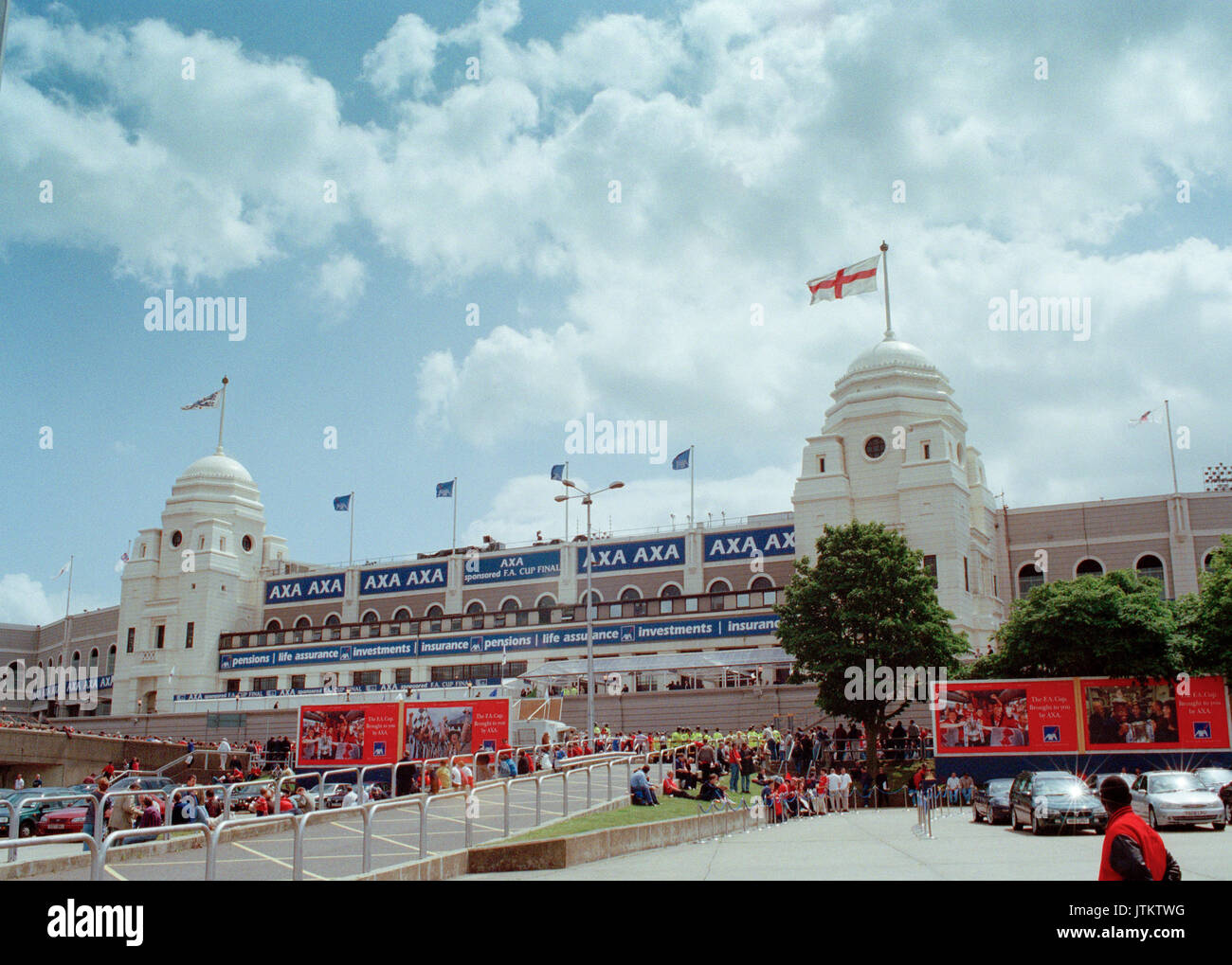 Rare stock photos of the old Wembley Stadium (Twin Towers Stock Photo ...