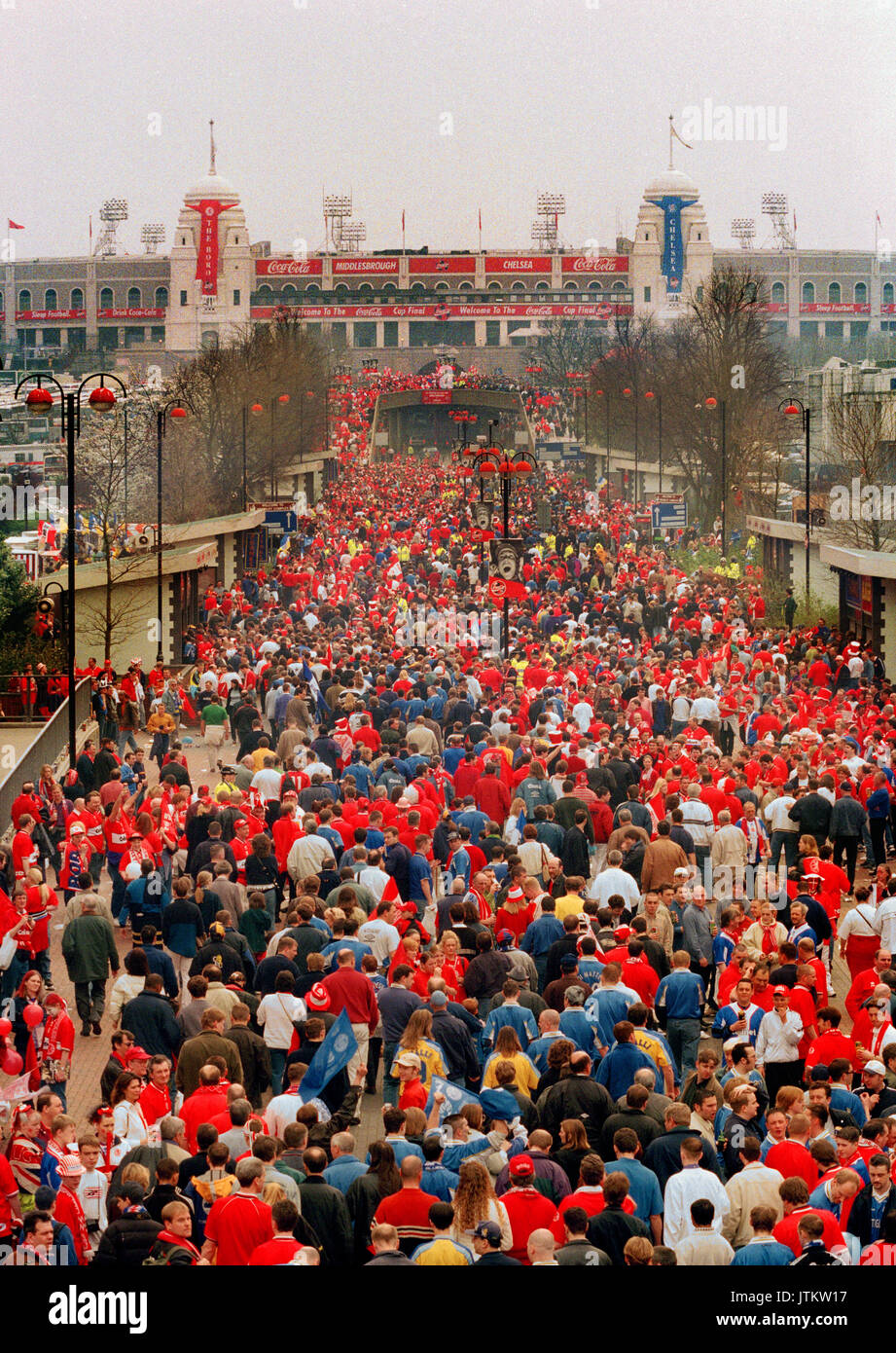 Wembley stadium twin towers supporters hi-res stock photography and ...