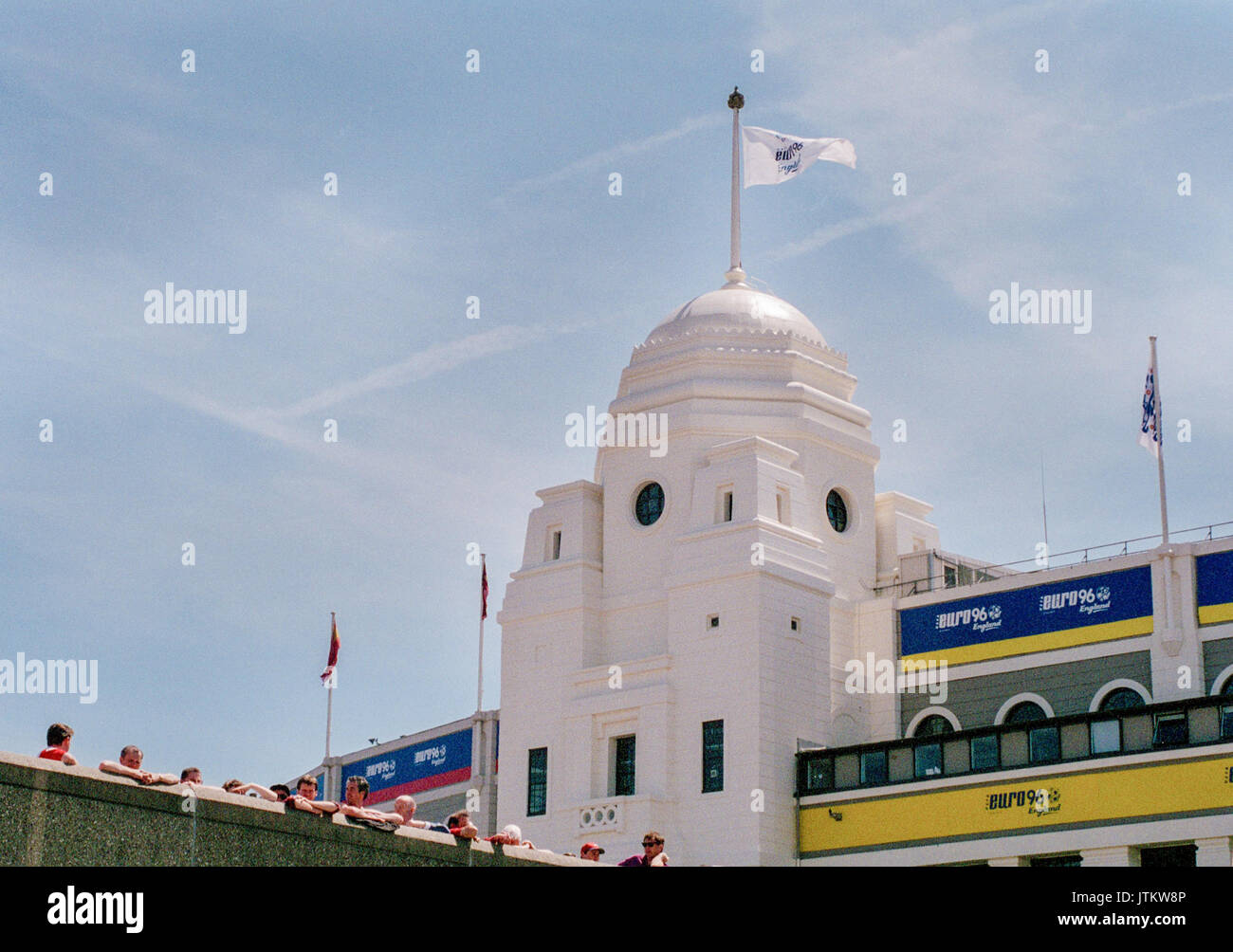 Wembley stadium twin towers supporters hi-res stock photography and ...