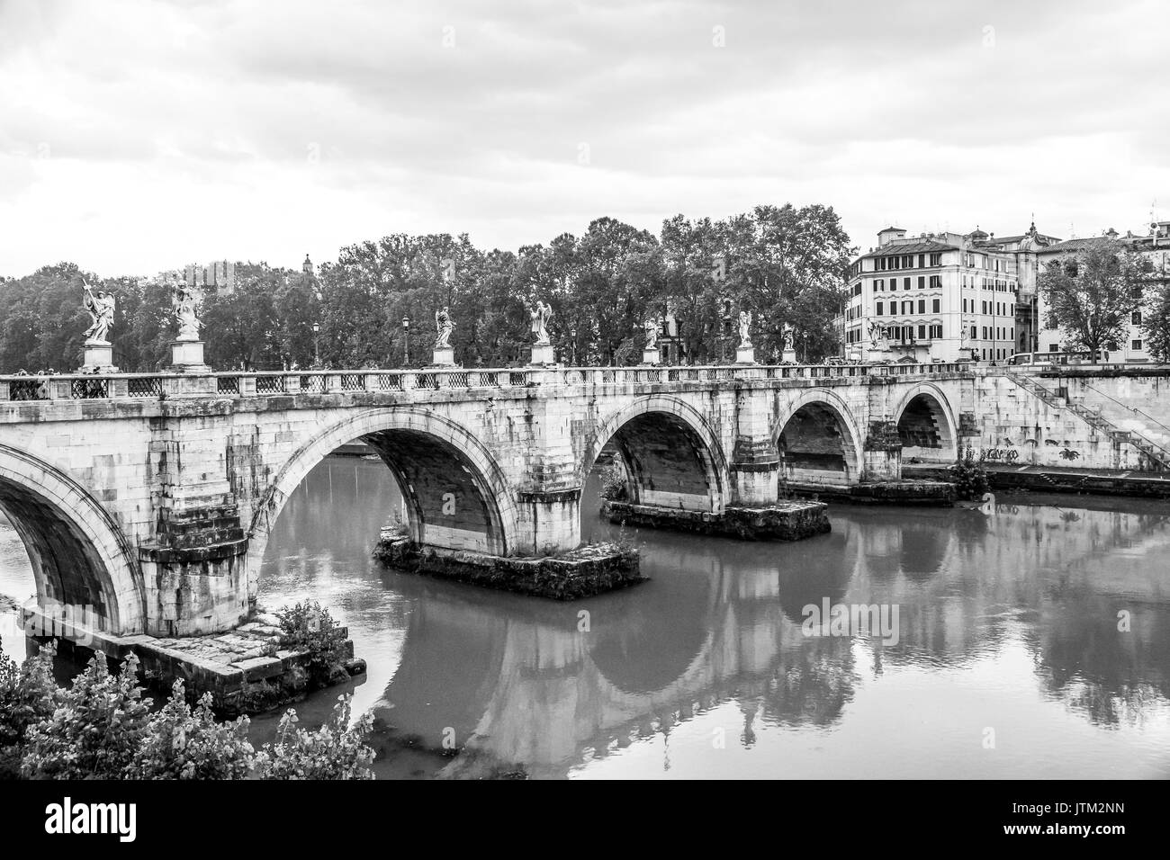 Ancient bridges hi-res stock photography and images - Alamy