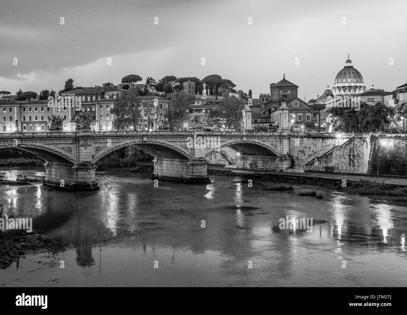 Ancient bridges hi-res stock photography and images - Alamy