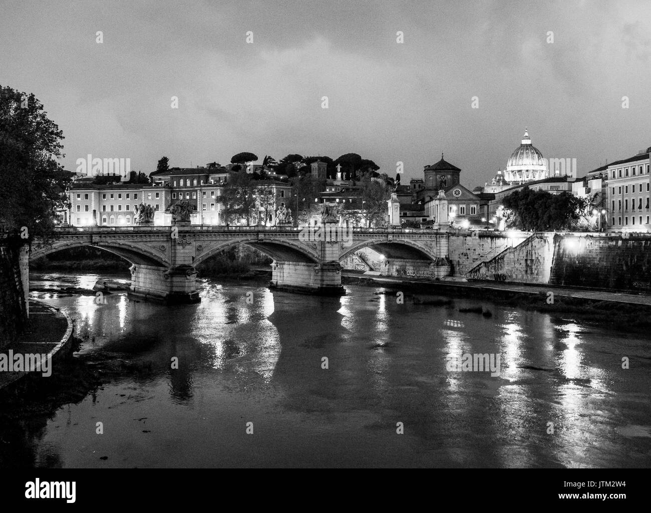 Ancient bridges hi-res stock photography and images - Alamy