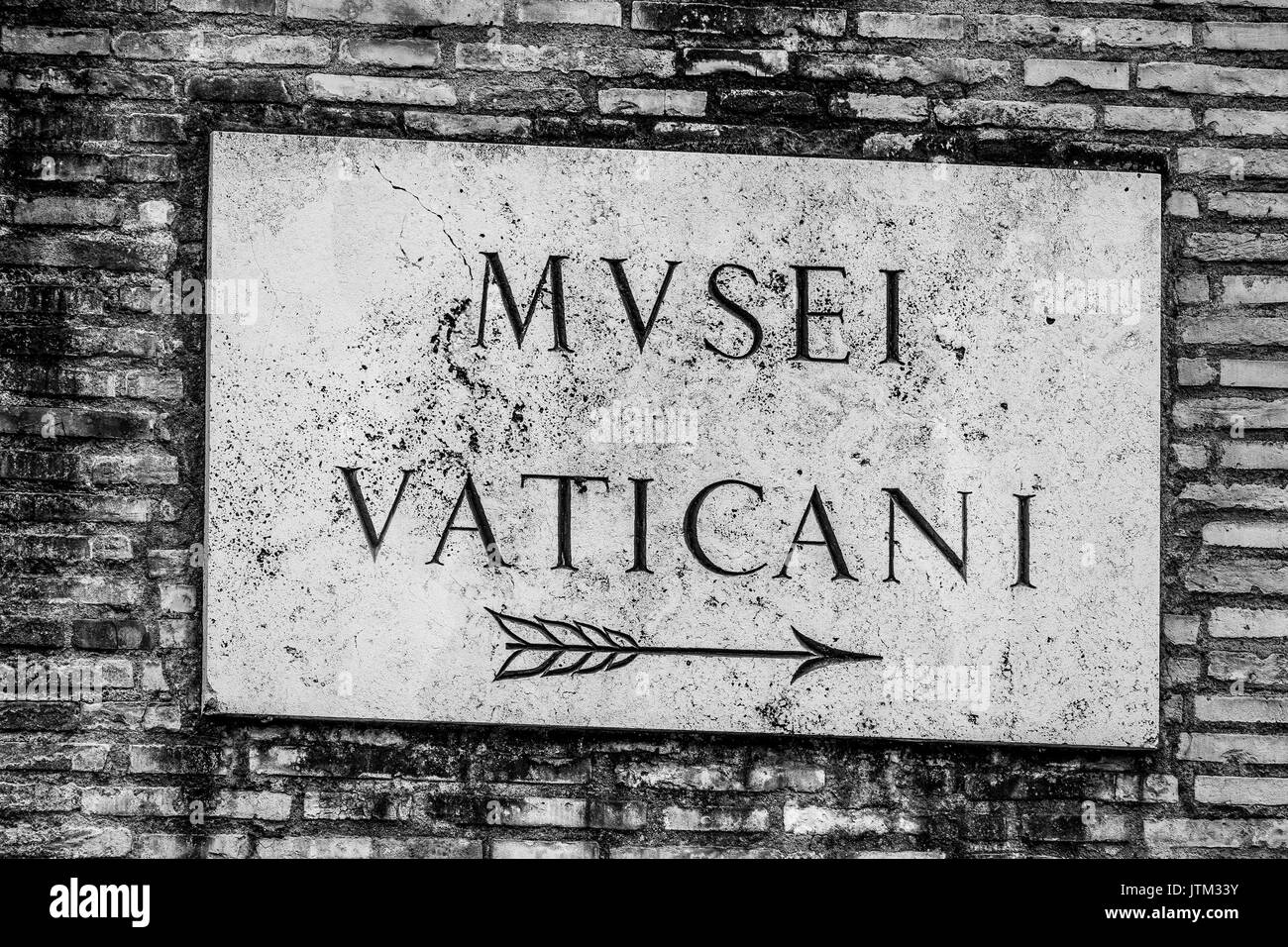 Direction signs to the Vatican museums Stock Photo - Alamy
