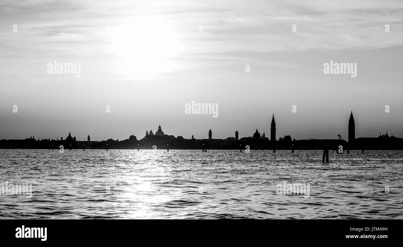 Backlight city buildings Black and White Stock Photos & Images - Alamy