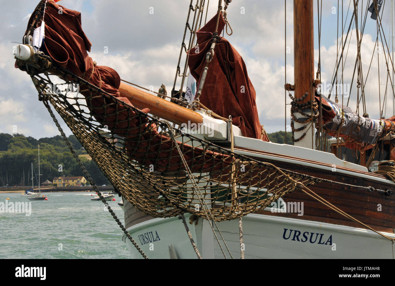 Old sailing wooden blocks rigging hi-res stock photography and images ...