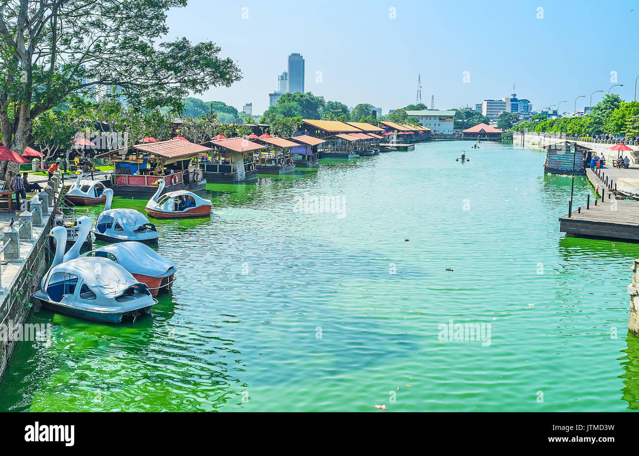 Floating market sri lanka hi-res stock photography and images - Alamy