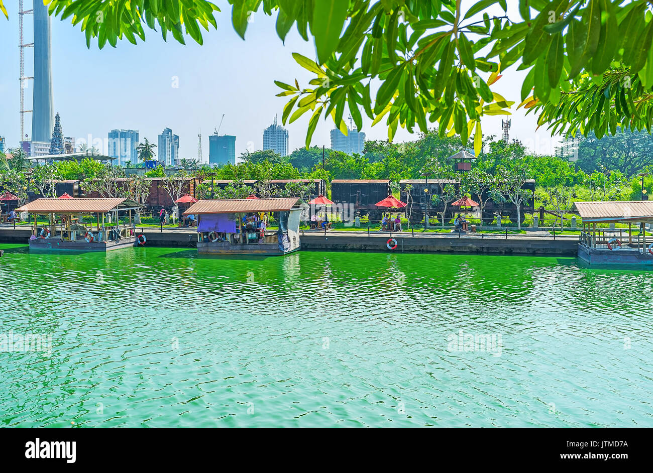Pettah floating market colombo sri lanka hi-res stock photography and ...