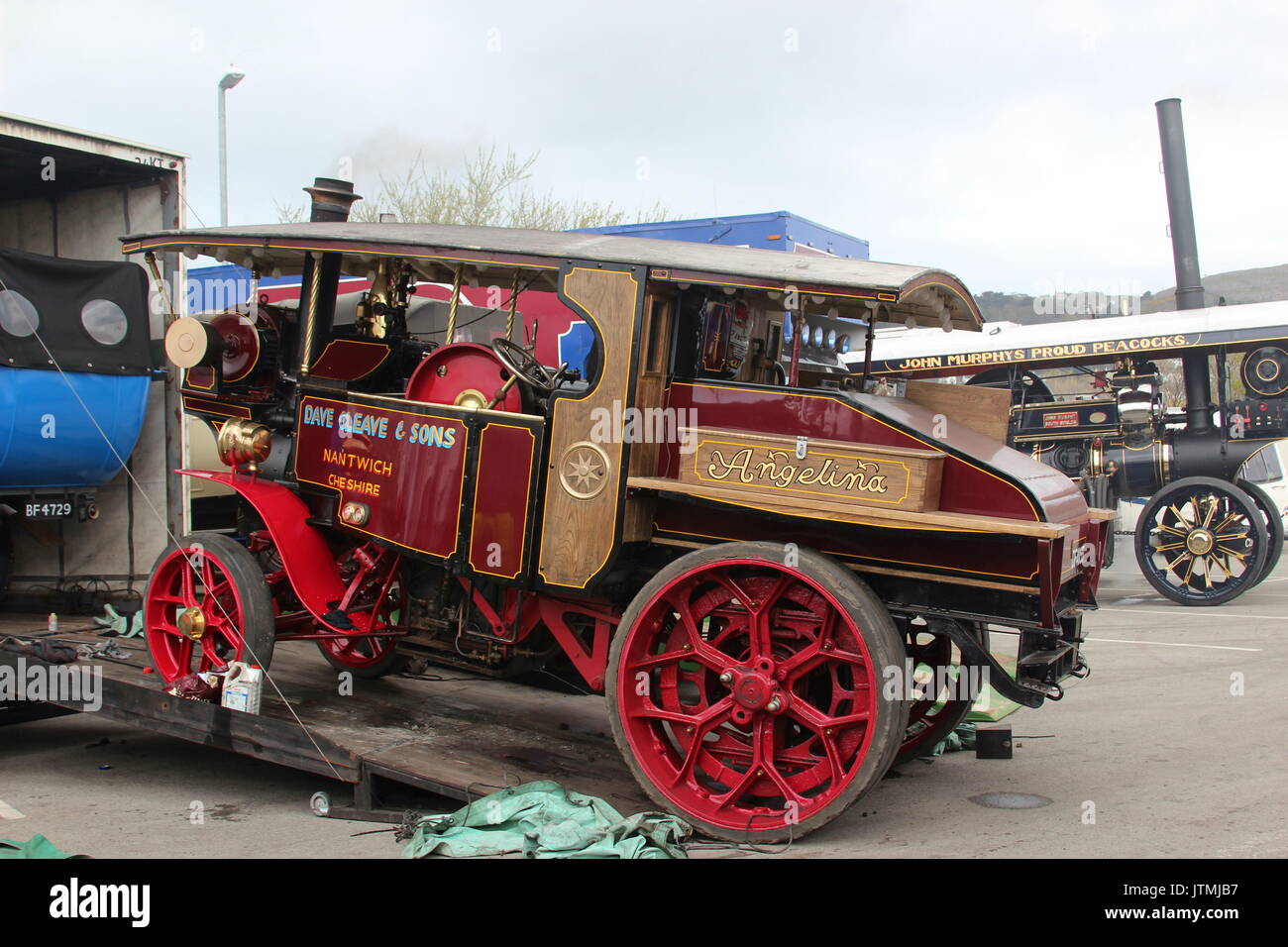 Vintage steam showmans traction engines hi-res stock photography and ...
