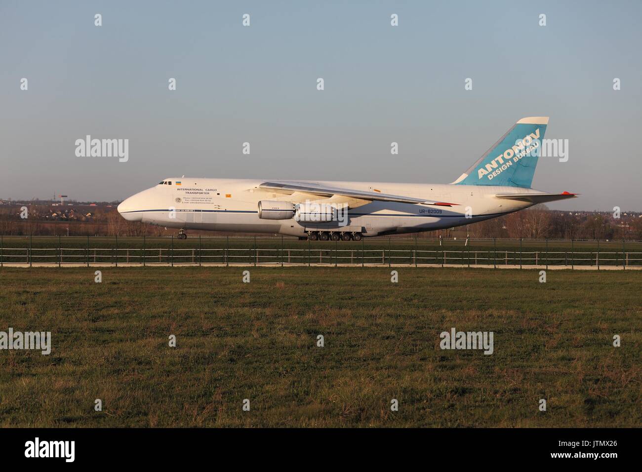 Antonov An 124 Take Off High Resolution Stock Photography and Images ...