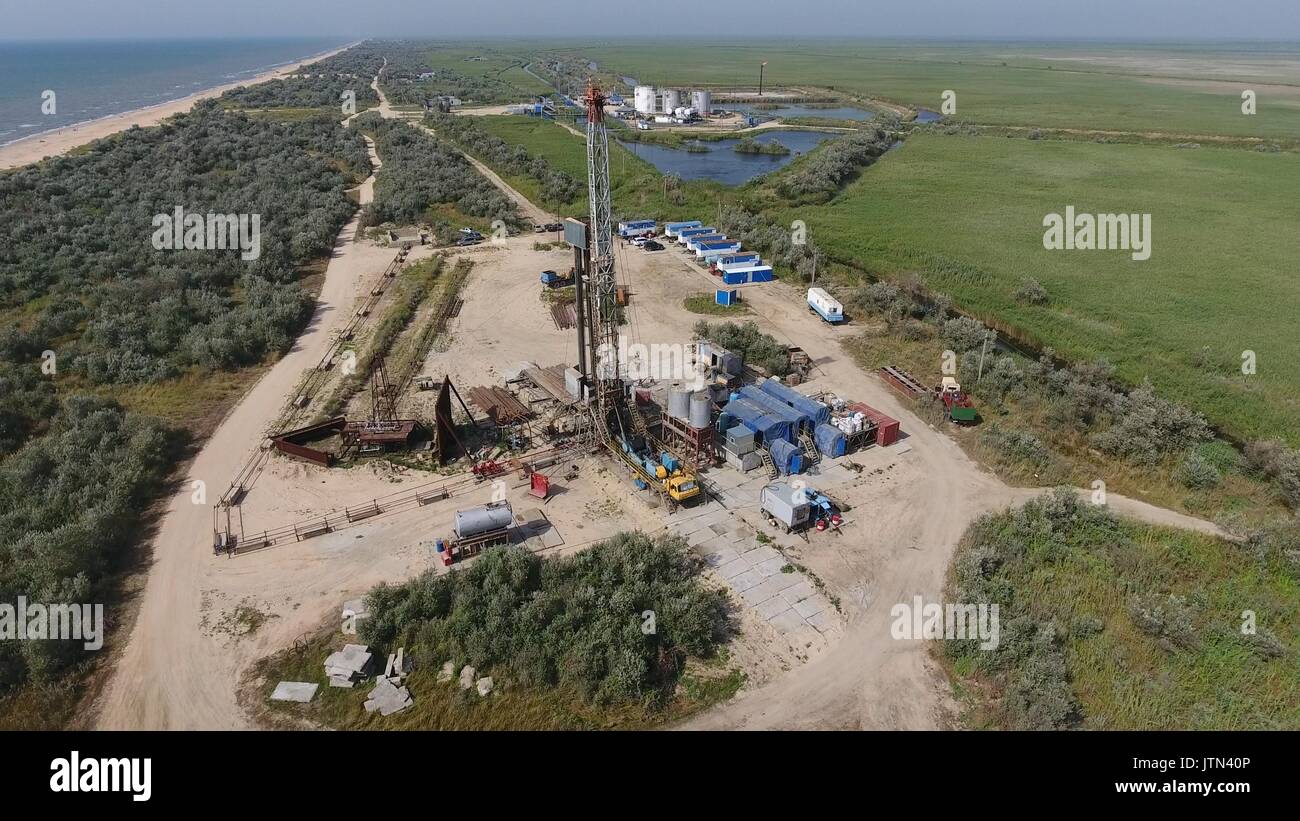 Oil rig elevator hi-res stock photography and images - Alamy