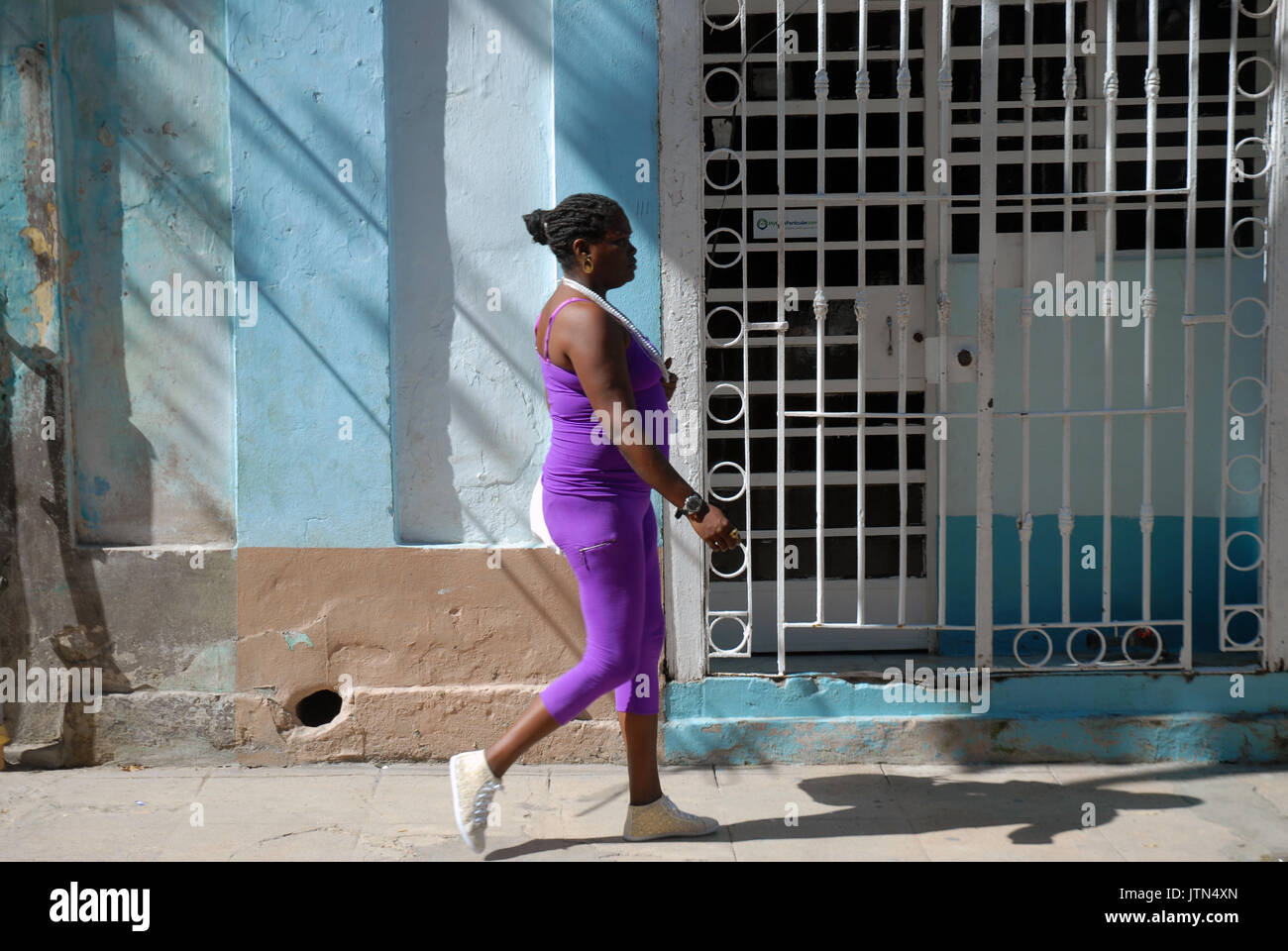 Native cuban woman in havana hi-res stock photography and images - Alamy