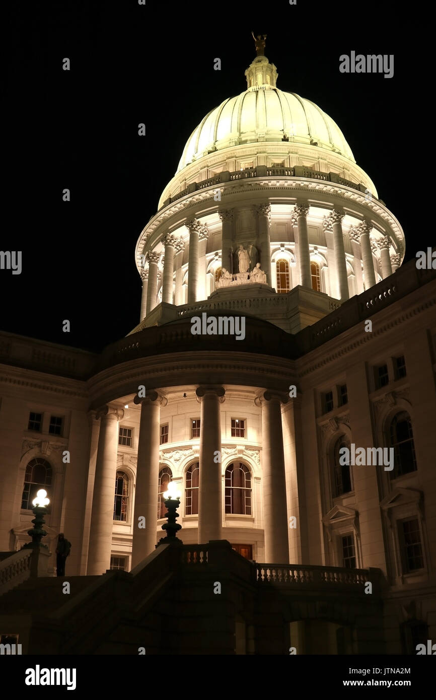 Wisconsin State Capitol building in Madison entrance and dome ...