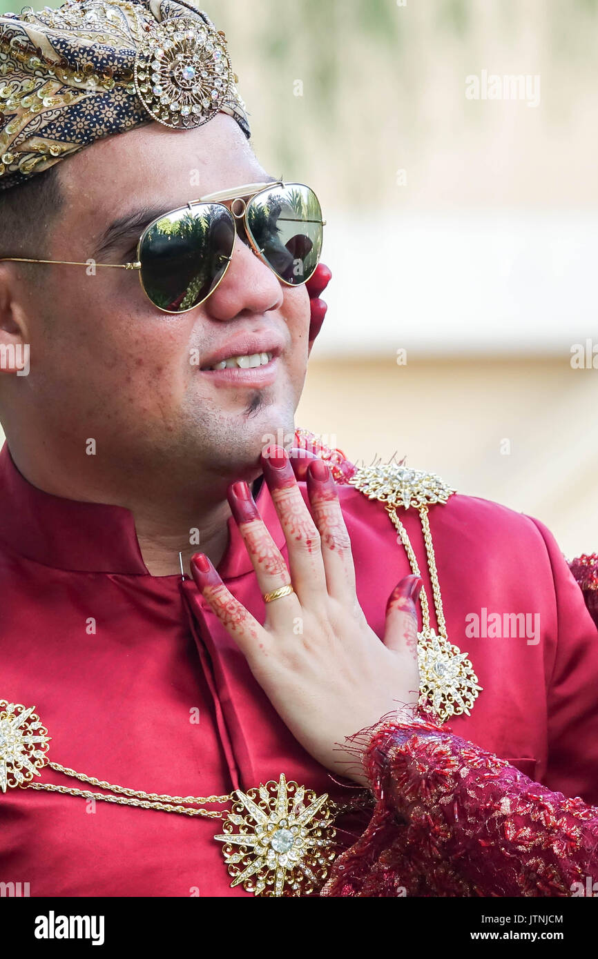 Traditional javanese wedding couple bride and bridegroom at garden ...