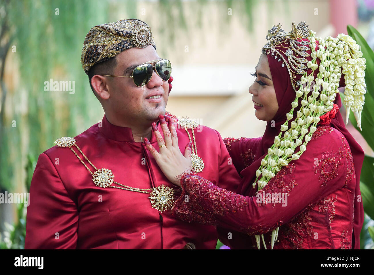 Traditional javanese wedding couple bride and bridegroom at garden ...